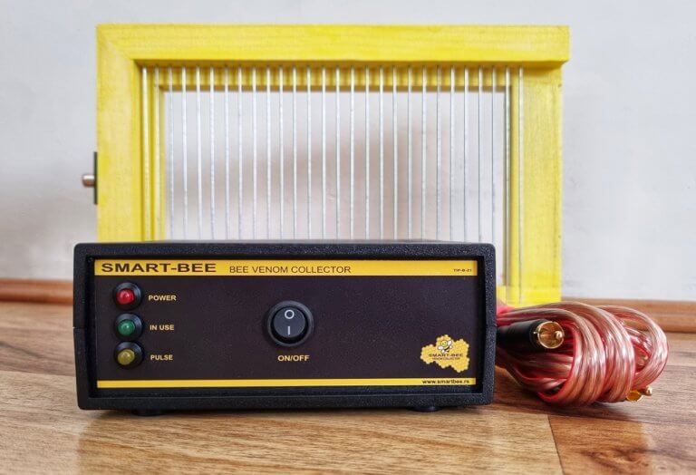 Gallery | BEE VENOM COLLECTOR | SMART-BEE